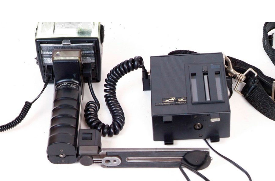 Dando de comer a un flash Metz 60 CT 4 | Román Montesinos